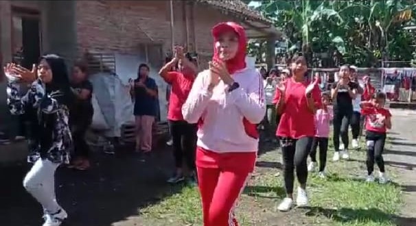Kader Perempuan PDI Perjuangan Kecamatan Ajung Lakukan Senam Rutin, Roikhatul Jannah: Selain ...