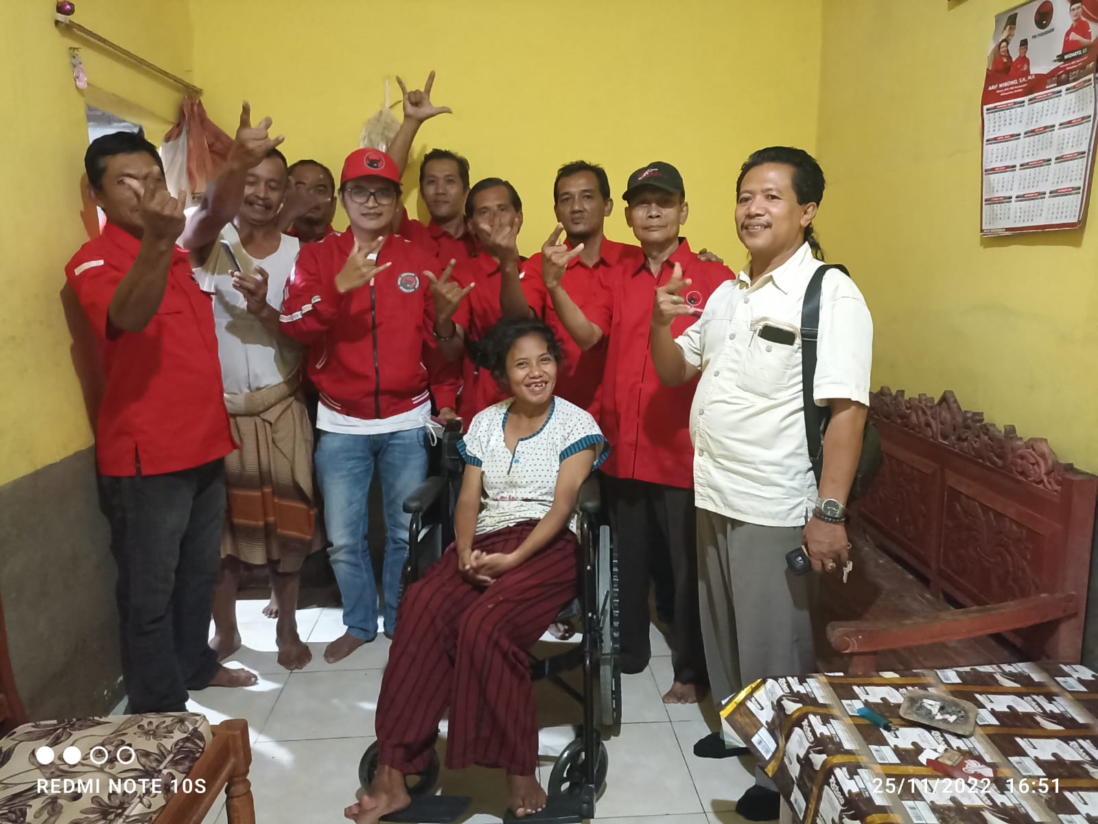 Salurkan Bantuan Kursi Roda, Widarto: Tidak Semua Tentang Politik, Ini Tentang Kemanusiaan – PDI ...